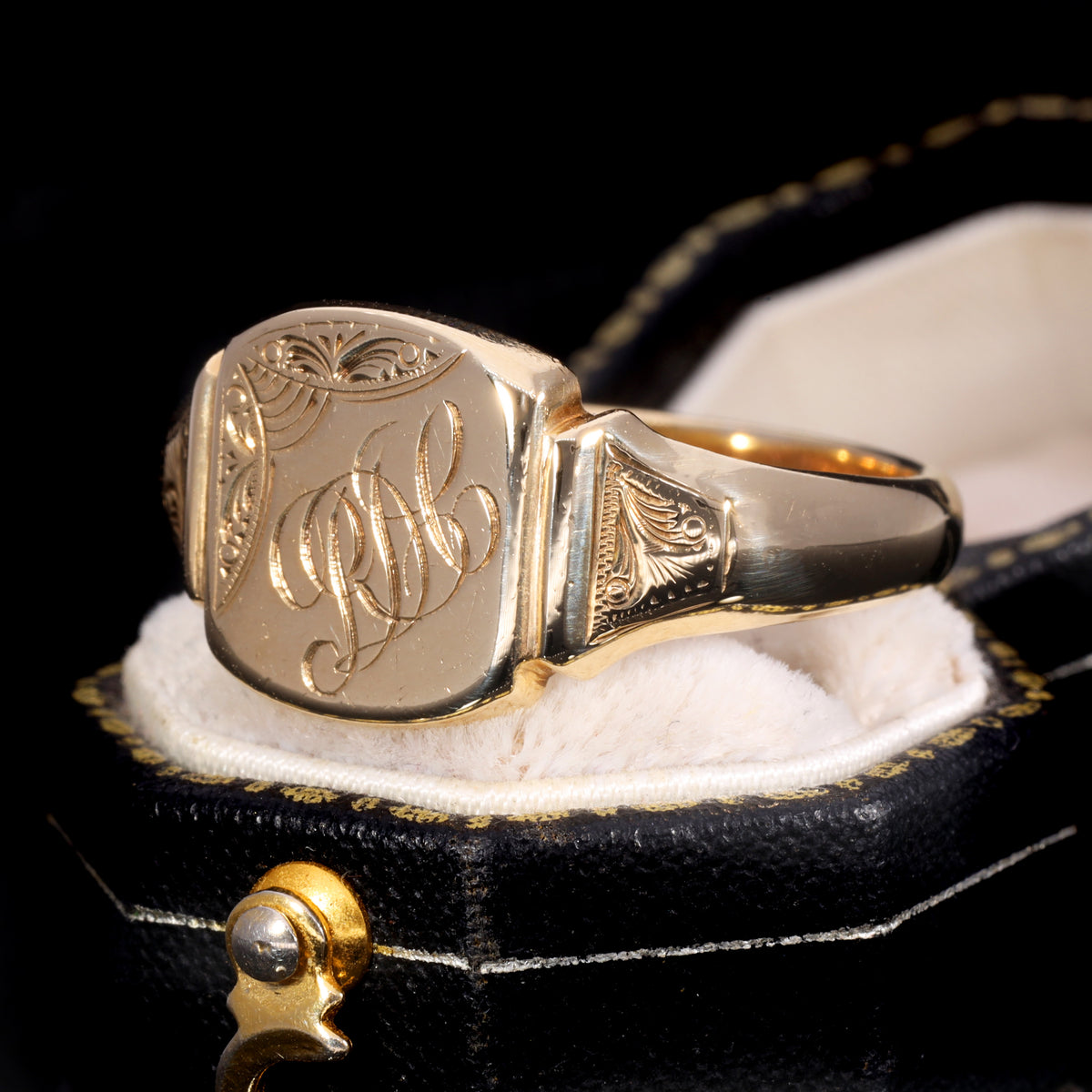 The Vintage 1965 "RDL" Initials Signet Ring